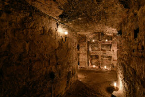 The 16 Best Edinburgh Vaults Tour in 2024 - Wandering Crystal