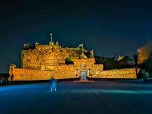 Edinburgh Castle Ghosts - Is Edinburgh Castle Haunted? - Wandering Crystal